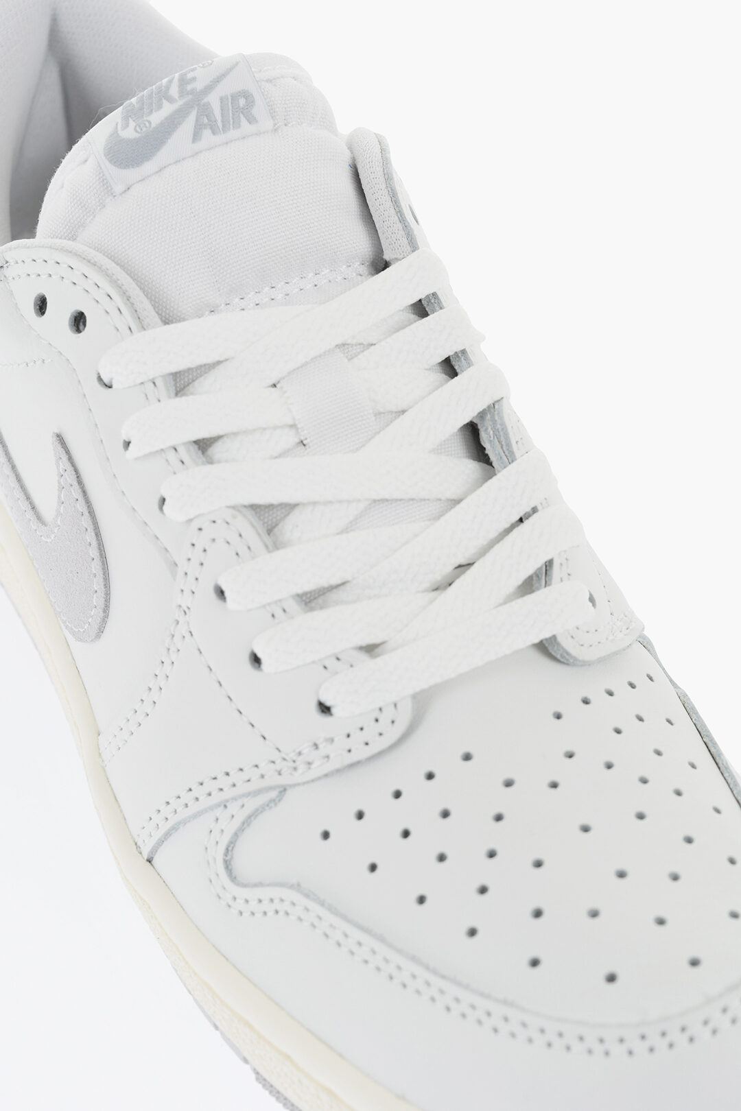 Nike AIR JORDAN Solid Color Leather Low Top Sneakers men - Glamood Outlet