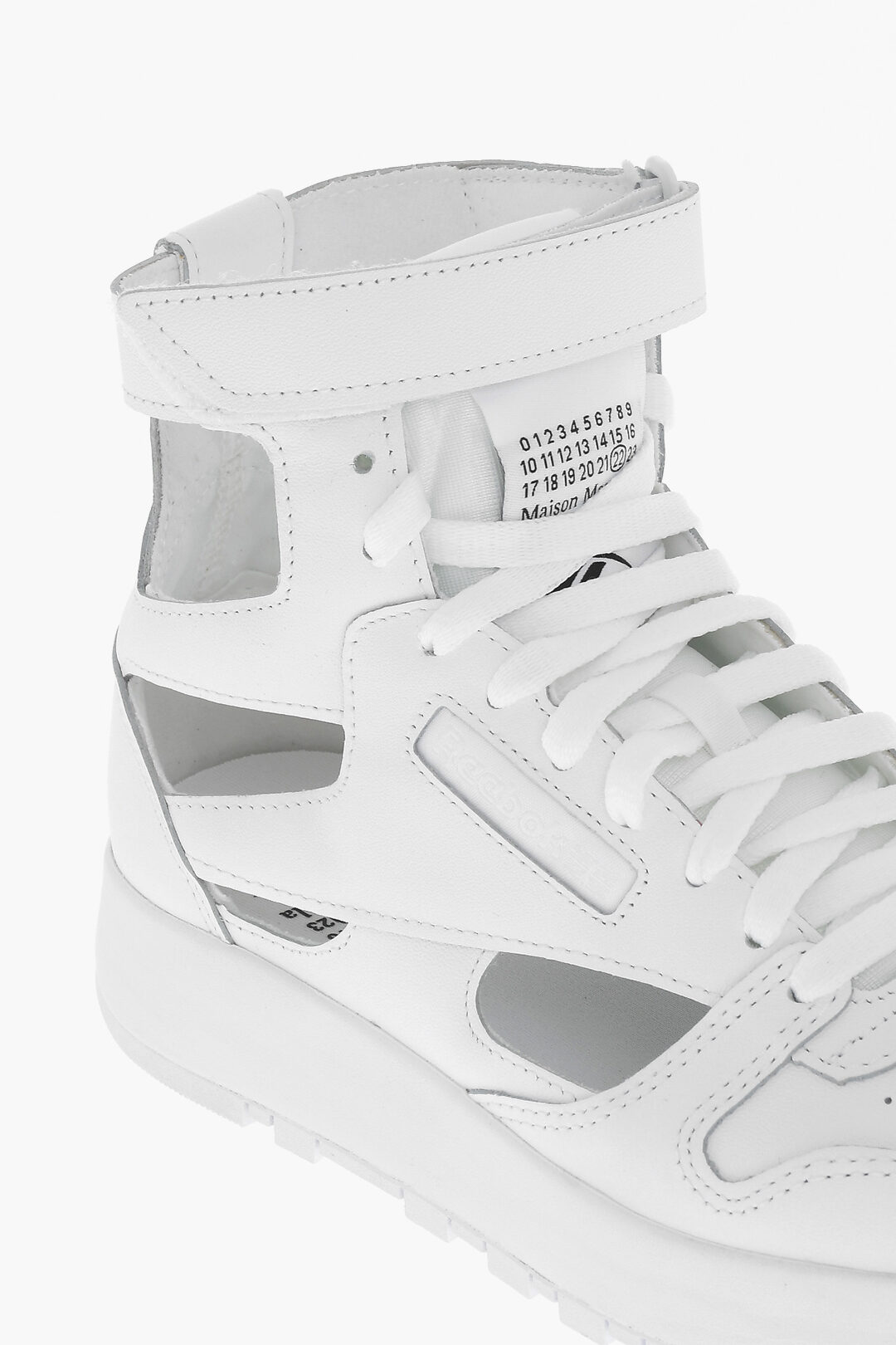 Maison Margiela MM22 X REEBOK Eco-Leather UNISEX Tabi Maison Margiela MM22 X REEBOK Eco-Leather UNISEX Tabi