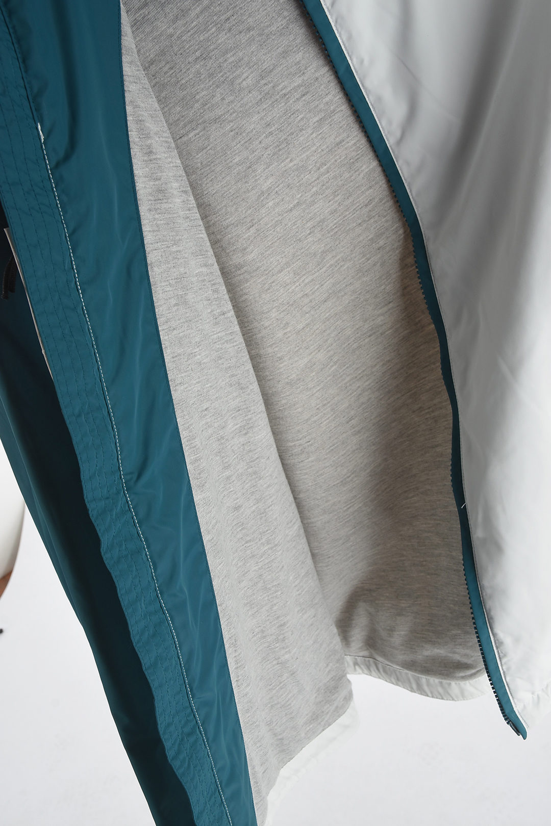 Woolrich PENN-RICH Two-Tone Hooded Windbreaker men - Glamood Outlet